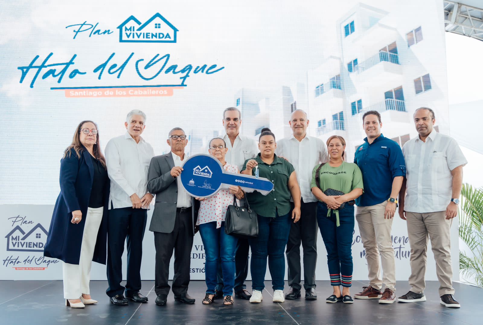 Presidente Abinader y Ministro Bonilla entregan más de 400 nuevos apartamentos del Plan Mi ...