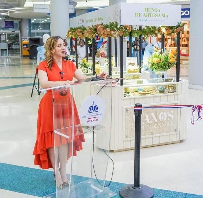 Gloria Reyes lleva a la FITUR marca artesanal de Supérate Manos ...