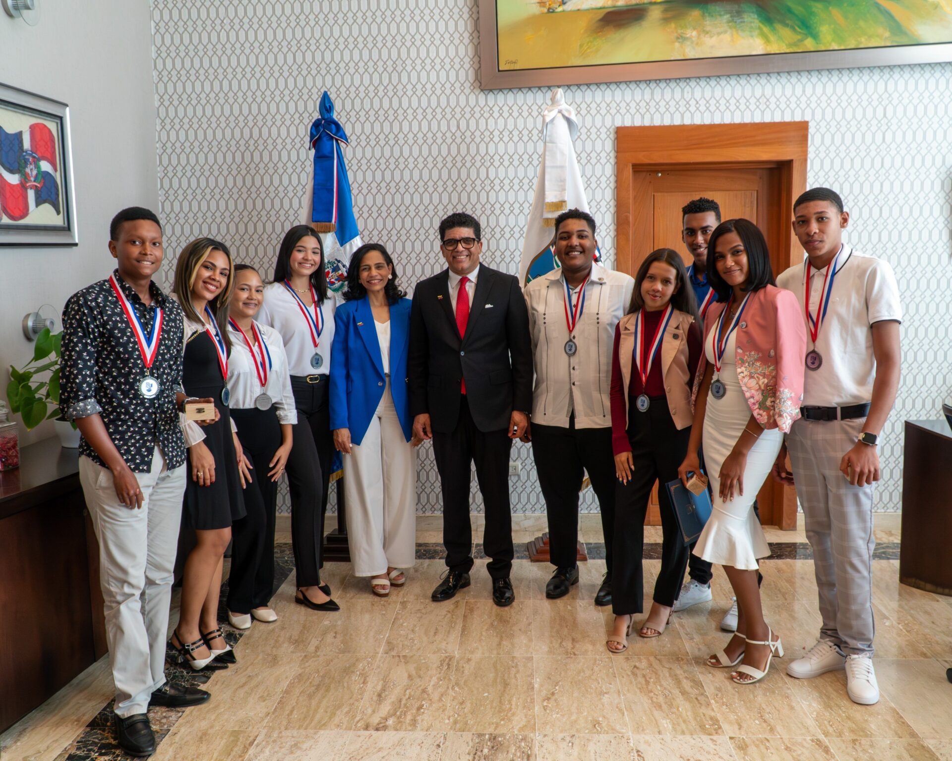 Dío Astacio recibe a jóvenes meritorios de Santo Domingo Este como ...